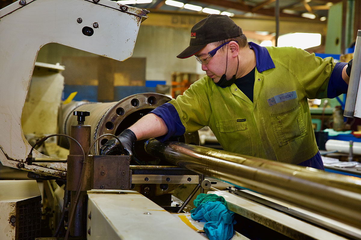 HYDRAULIC CYLINDER OVERHAULS - Hardchrome Sales